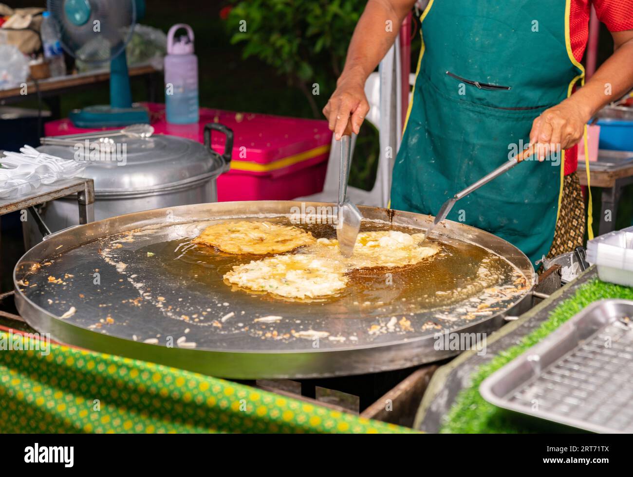 Trader fried clams on street food that foodies should try once.Asian ...