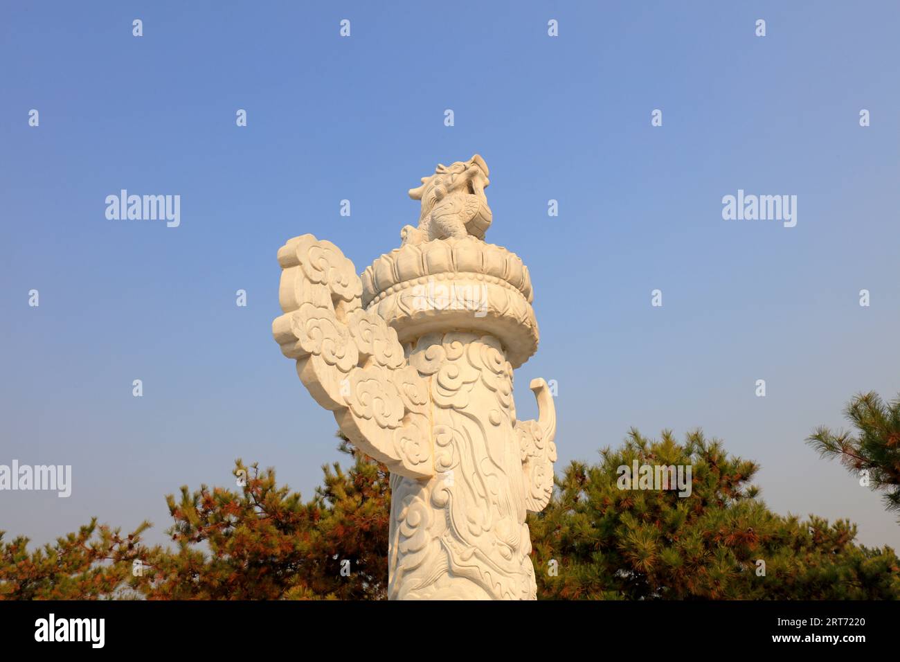 Chinese traditional architecture ornamental column Stock Photo - Alamy