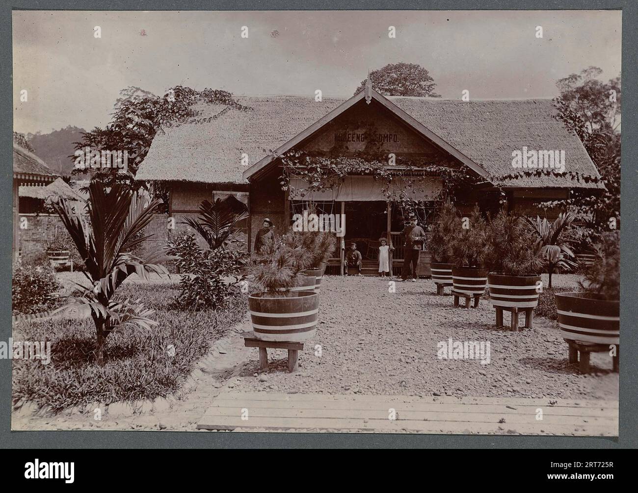 Colonial Dutch Empire in Indonesia, 1900, Officer's residence in the ...
