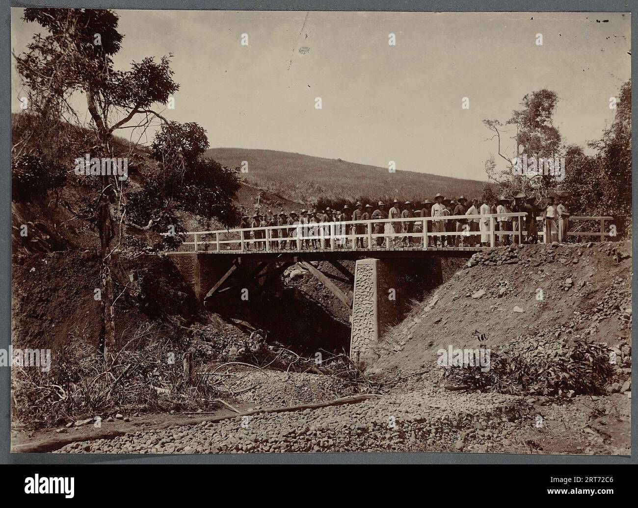 Colonial Dutch Empire in Indonesia, 1900, Group photo of soldiers ...