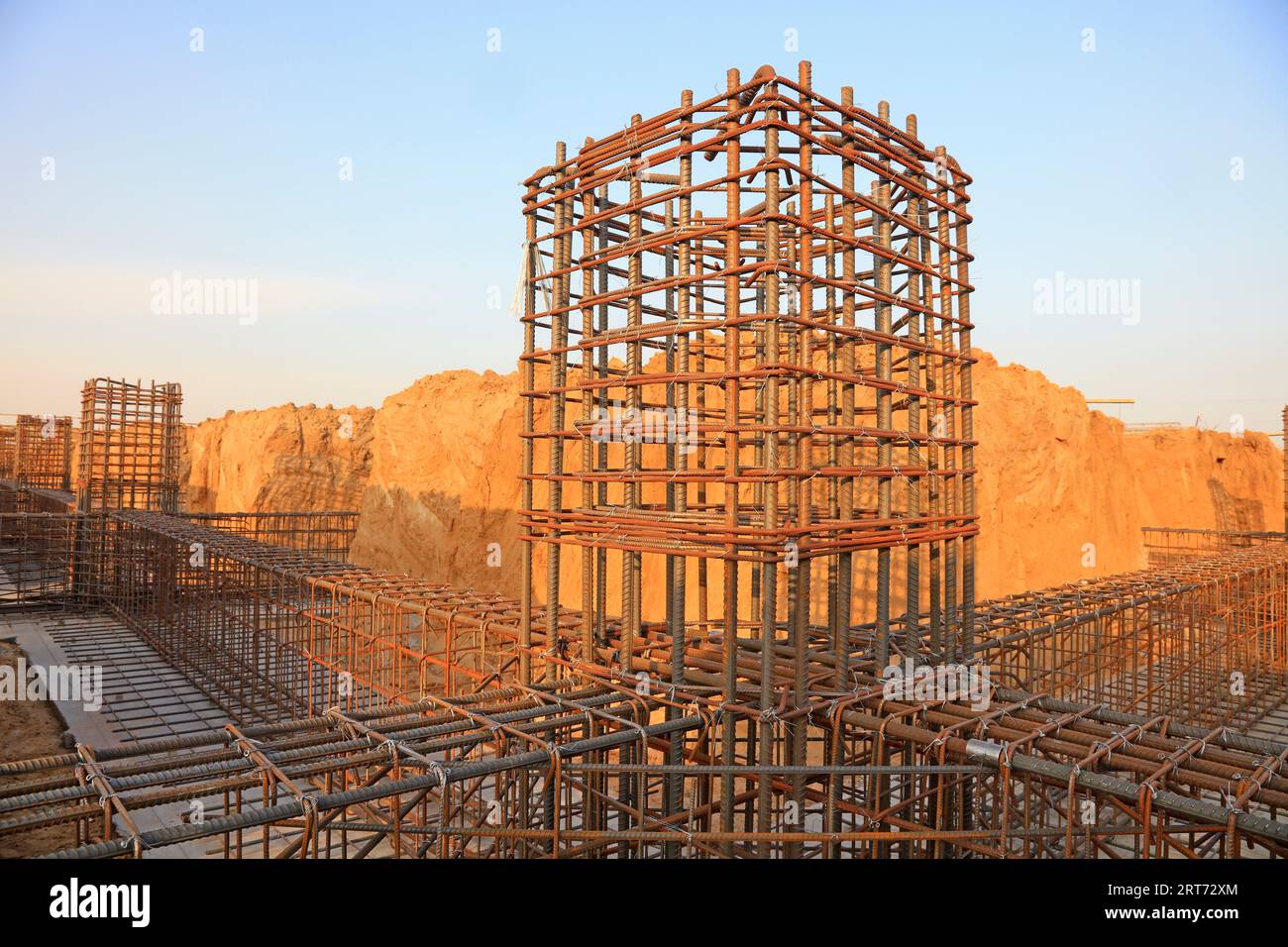 Foundation reinforcement truss of construction site Stock Photo - Alamy