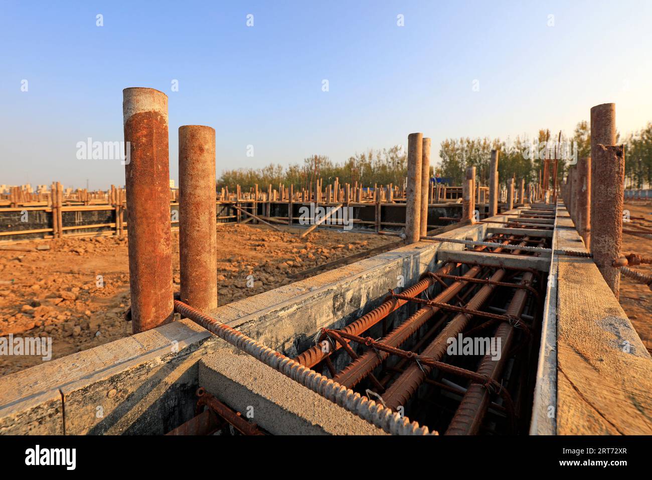 Steel pipe support for construction site Stock Photo - Alamy
