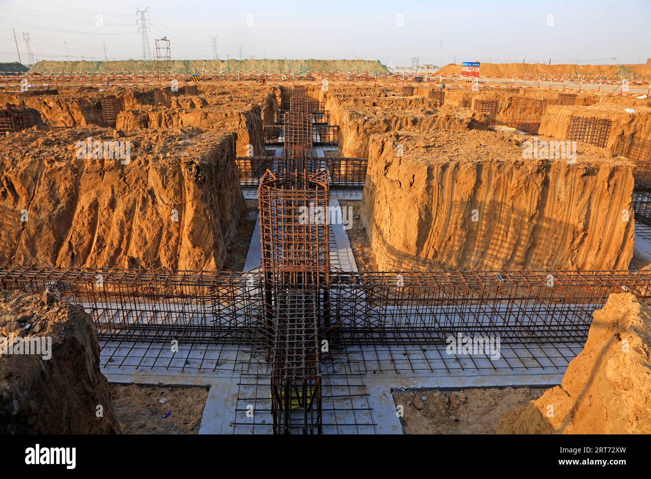 Foundation reinforcement truss of construction site Stock Photo - Alamy