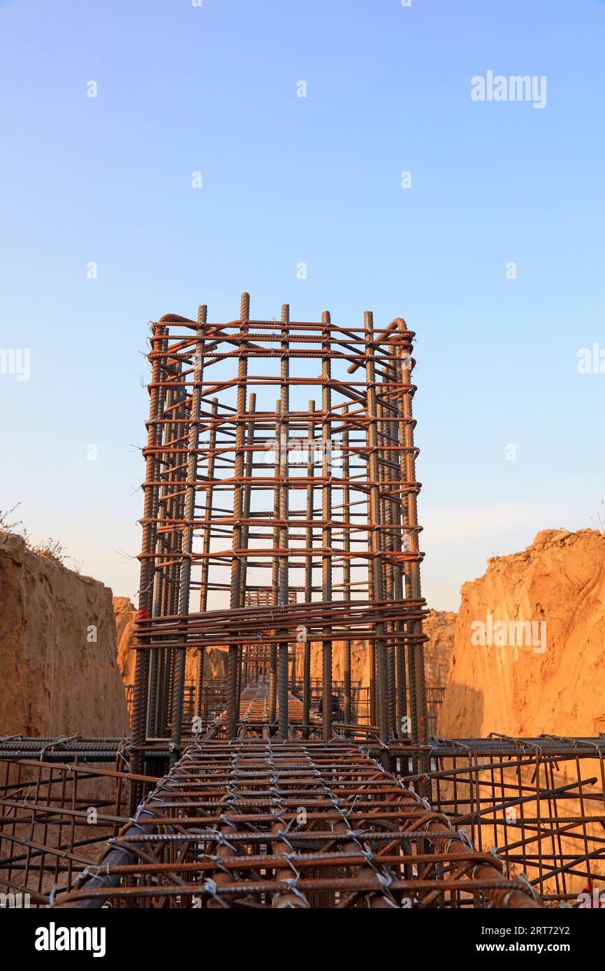 Foundation reinforcement truss of construction site Stock Photo - Alamy