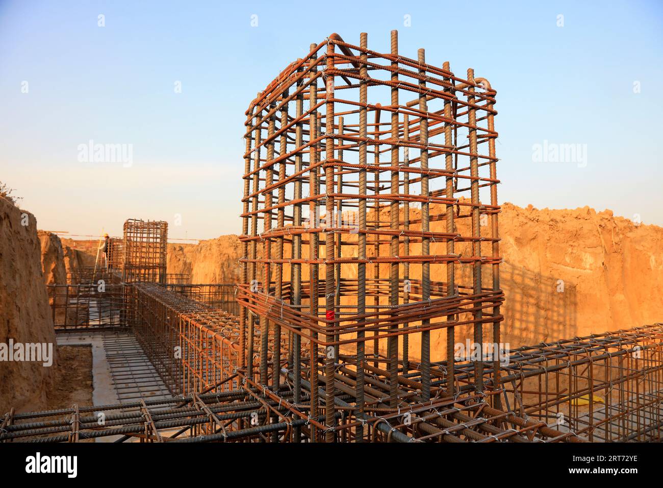 Foundation reinforcement truss of construction site Stock Photo - Alamy