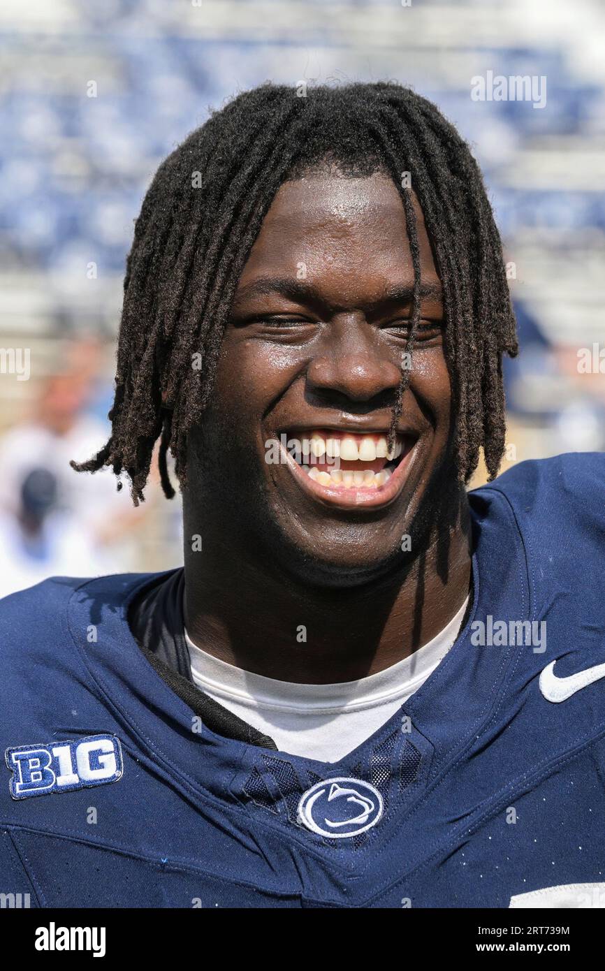 Penn State offensive lineman Olumuyiwa Fashanu (74) reacts following an ...