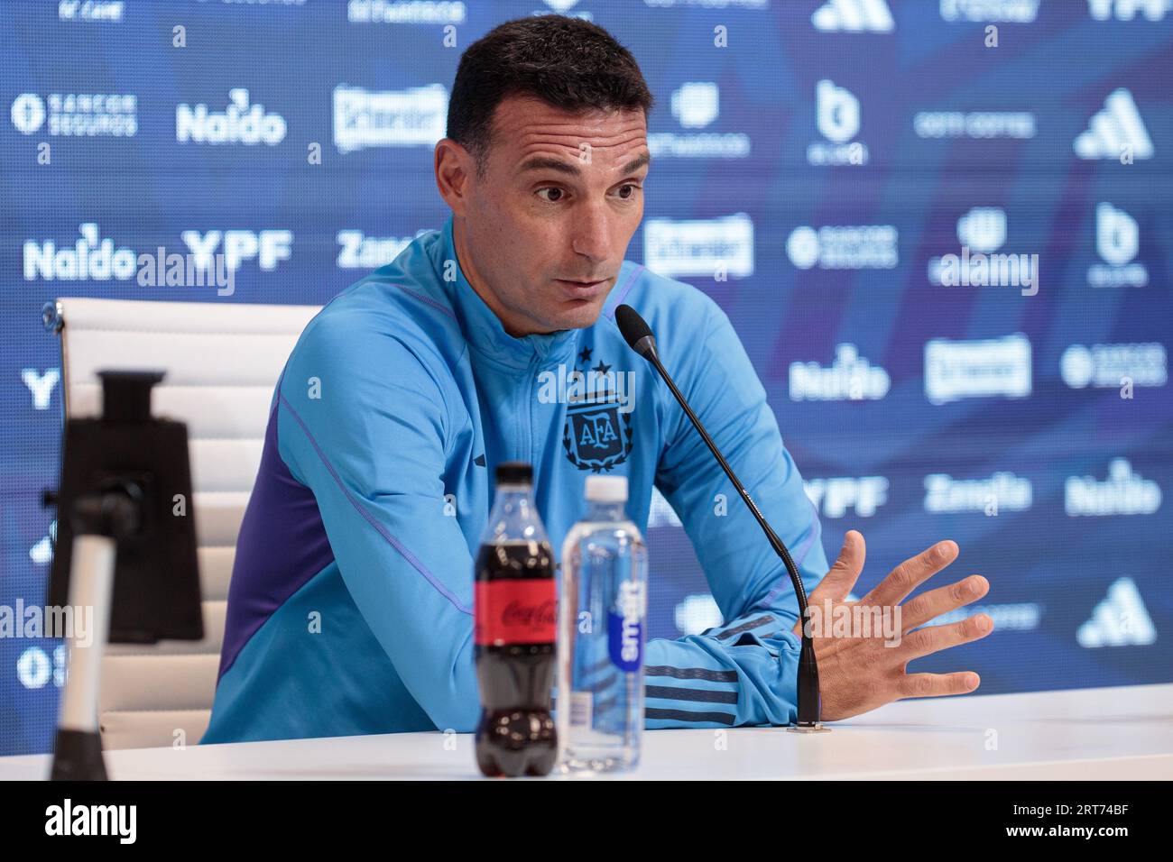 Lionel Scaloni press conference Stock Photo - Alamy