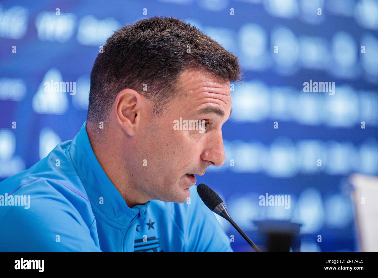 Lionel Scaloni press conference Stock Photo - Alamy
