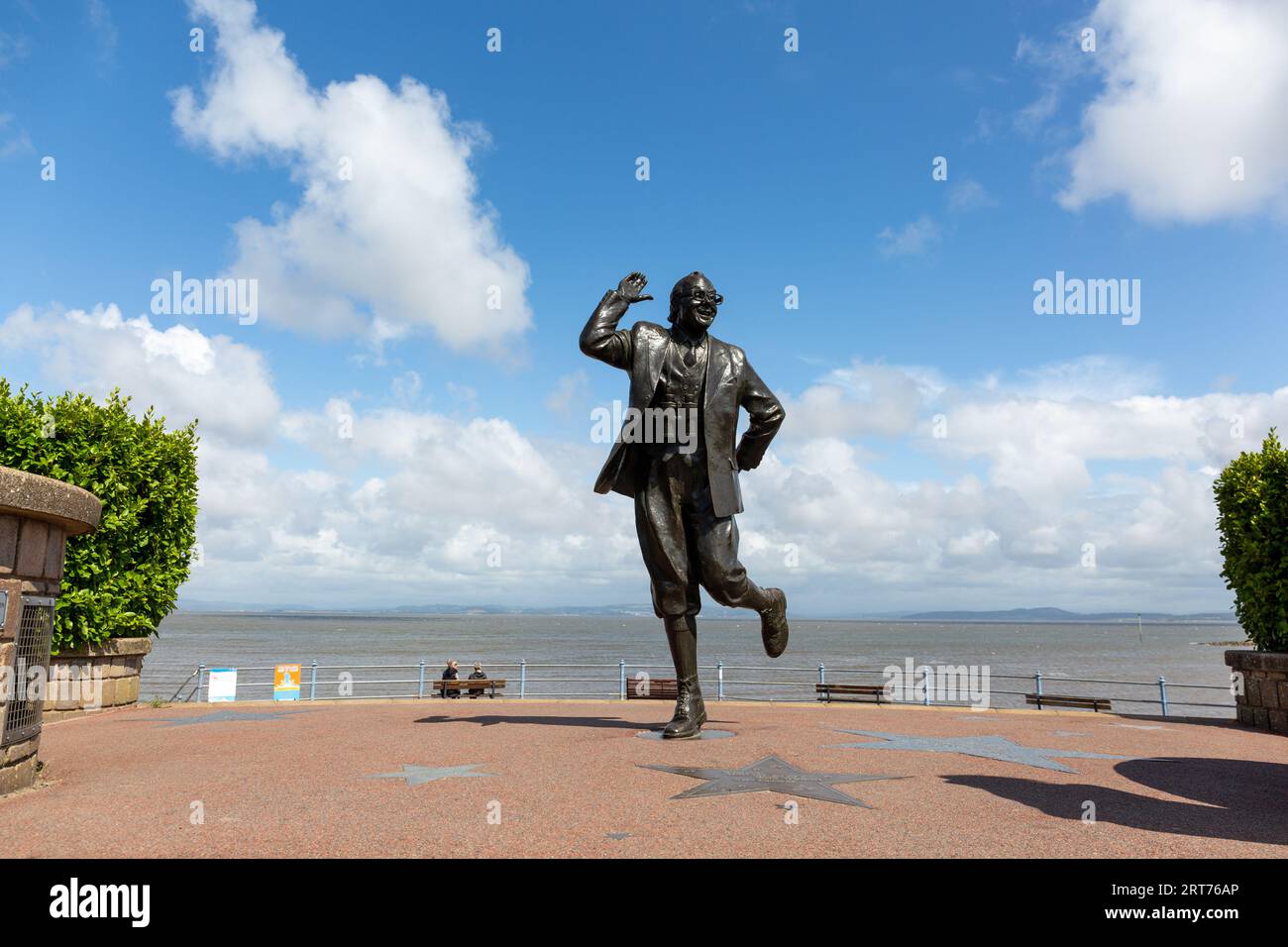 Eric Morcambe memorial statue, Morcambe Lancashire Stock Photo - Alamy