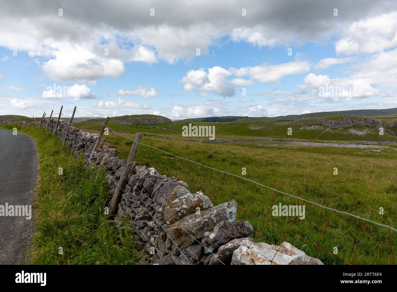 Malham cove skipton hi-res stock photography and images - Alamy
