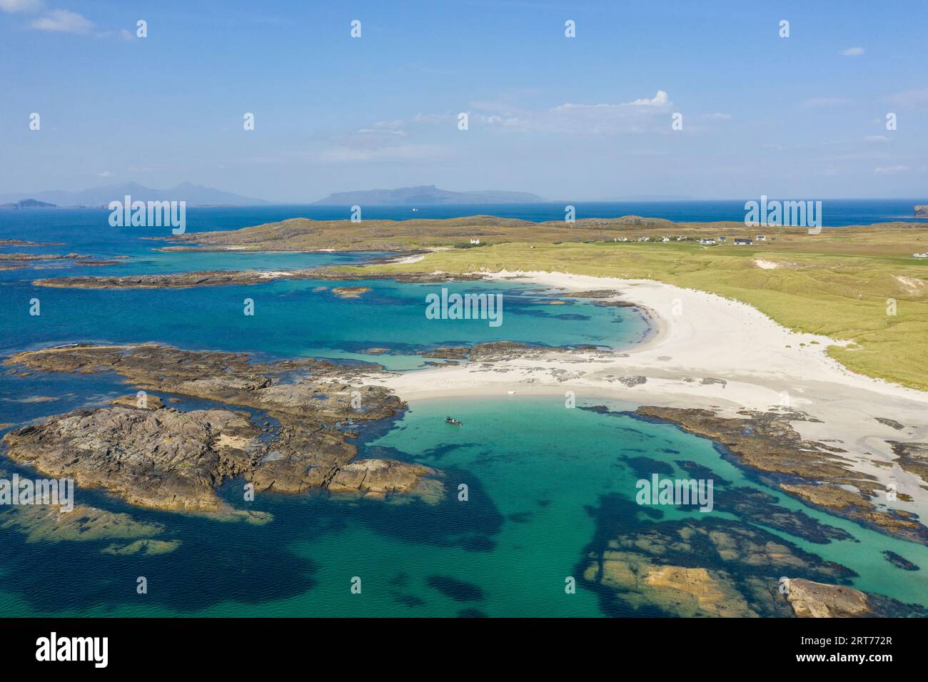 The white sandy beaches and turquoise waters of Sanna Bay, Ardnamurchan ...