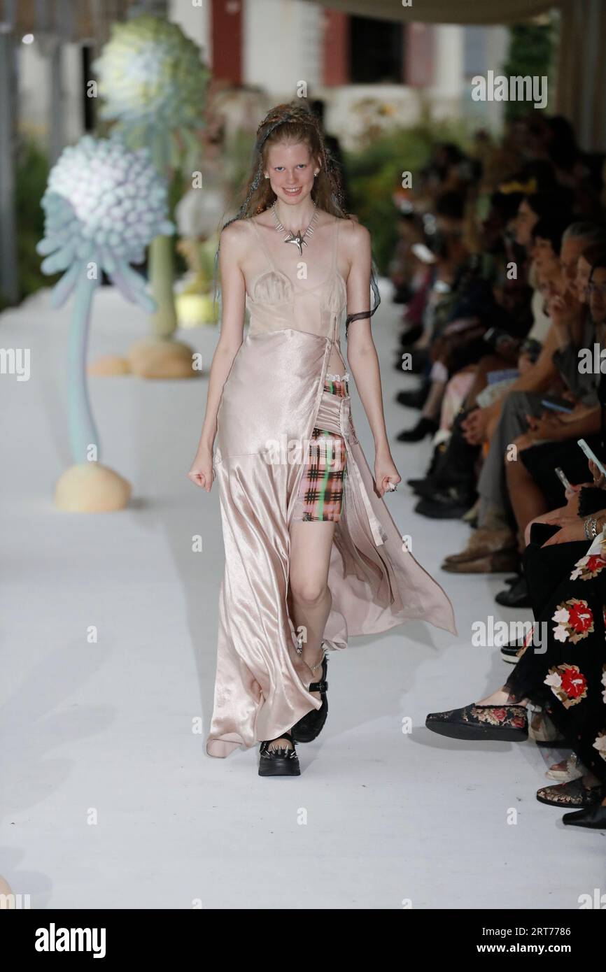 New York, USA. 08th Sep, 2023. Model Sarah Ferguson walks on the runway ...