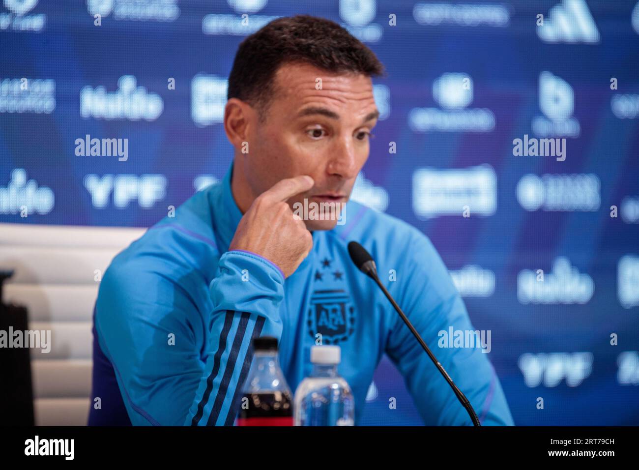 Lionel Scaloni press conference Stock Photo - Alamy
