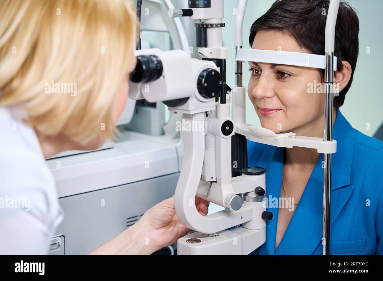 Woman undergoing eye test hi-res stock photography and images - Alamy