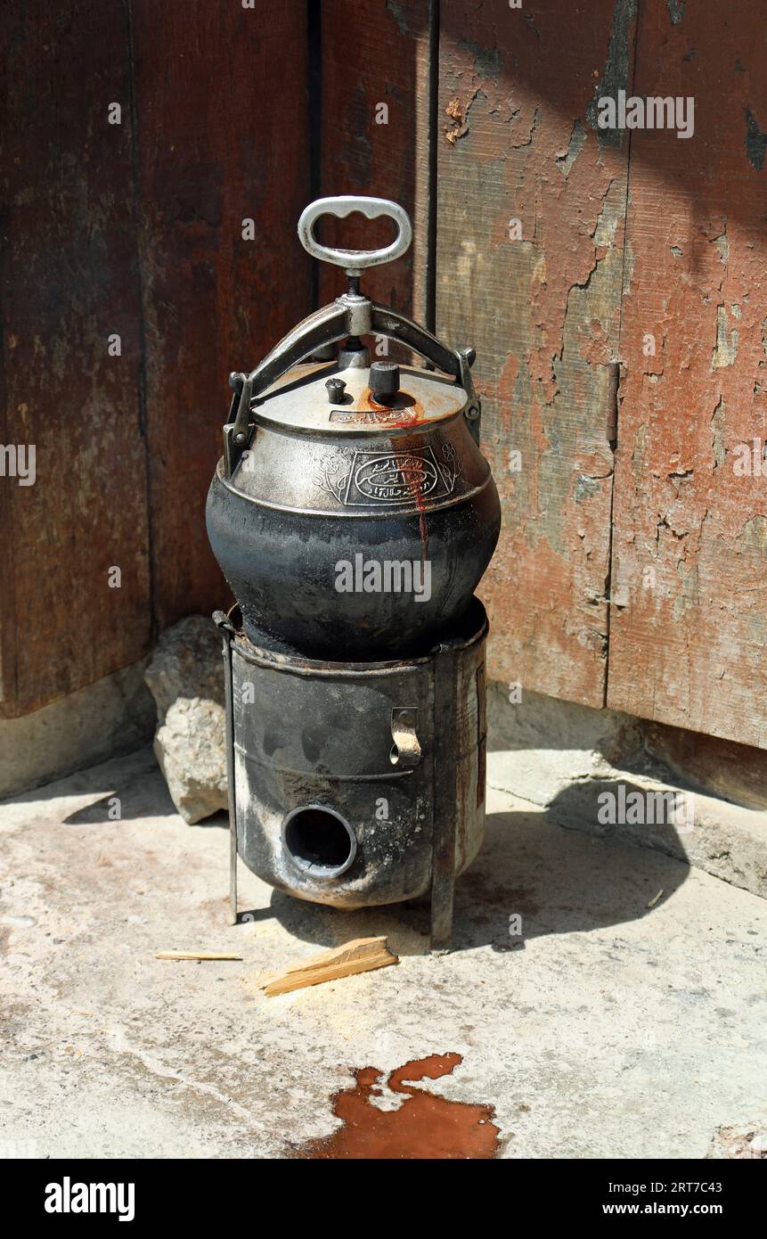Pakistan village stove hi-res stock photography and images - Alamy