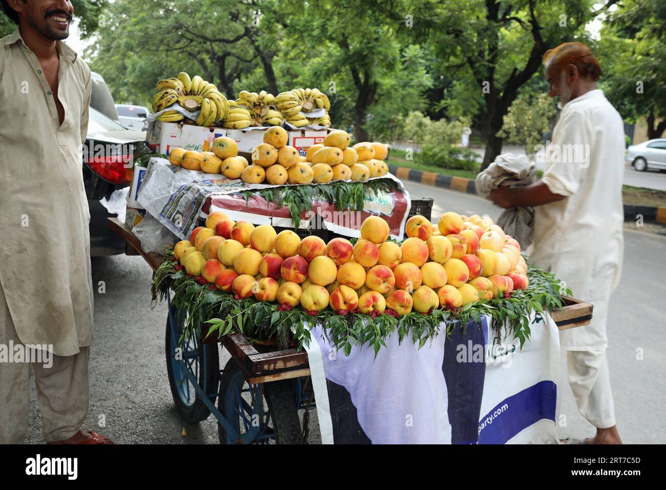 Pakistan fruit hi-res stock photography and images - Alamy