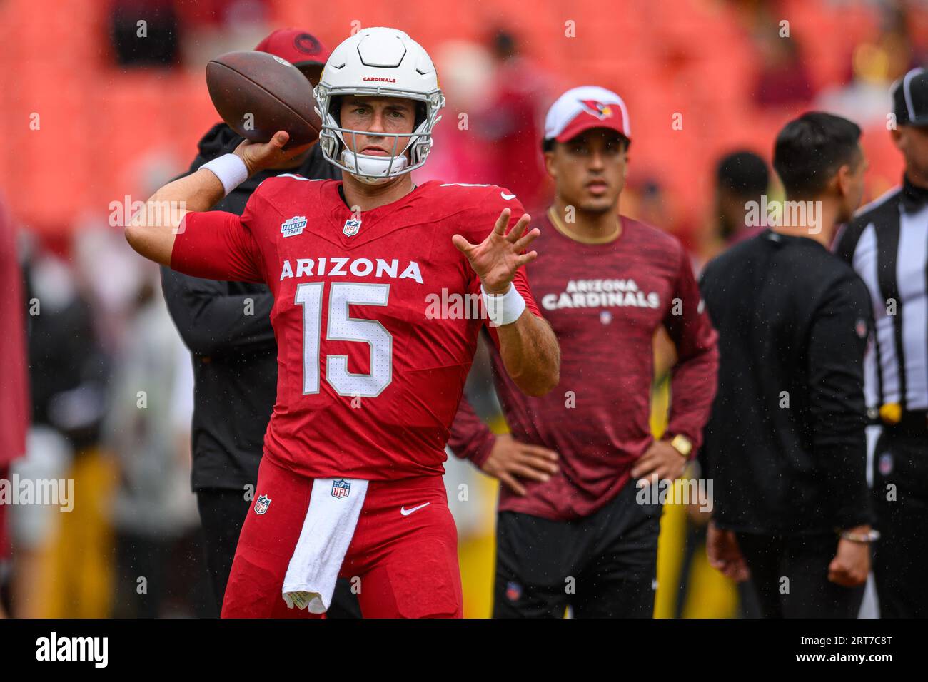 Landover, MD, USA. 10th Sep, 2023. Arizona Cardinals quarterback Clayton Tune (15) warms up ...