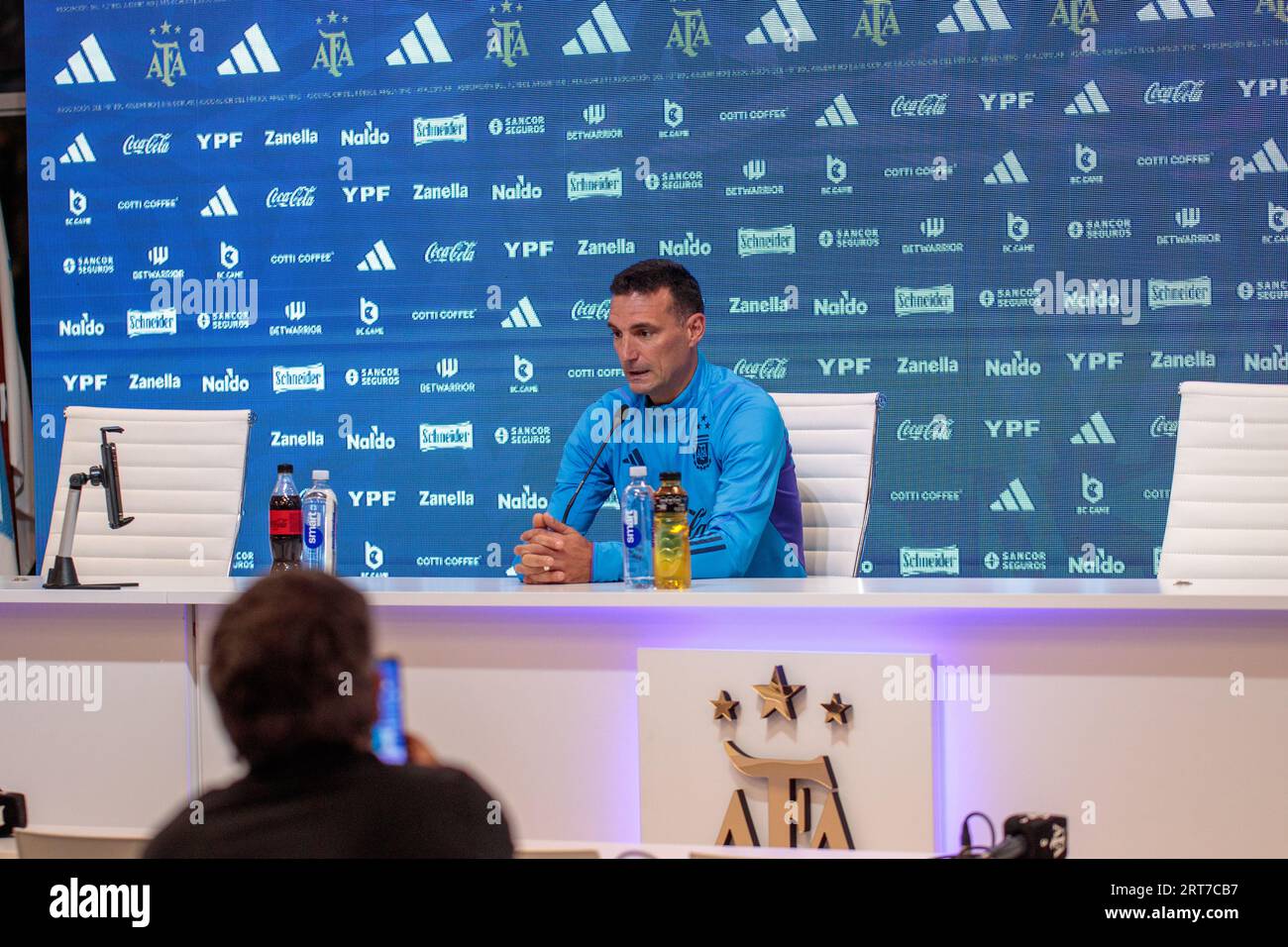 Lionel Scaloni press conference Stock Photo - Alamy