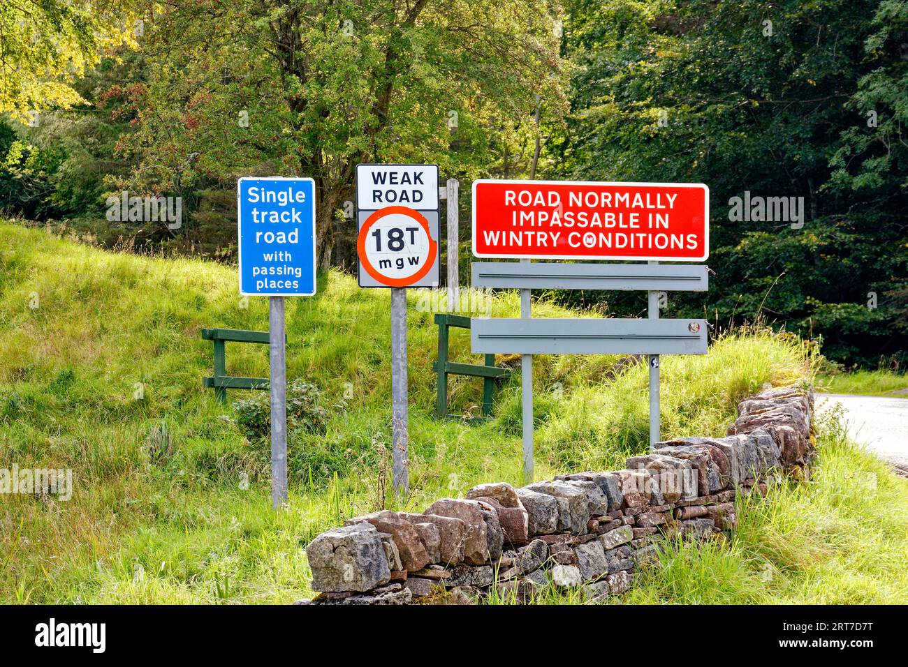Applecross Bealach na Ba road warning signs Stock Photo - Alamy