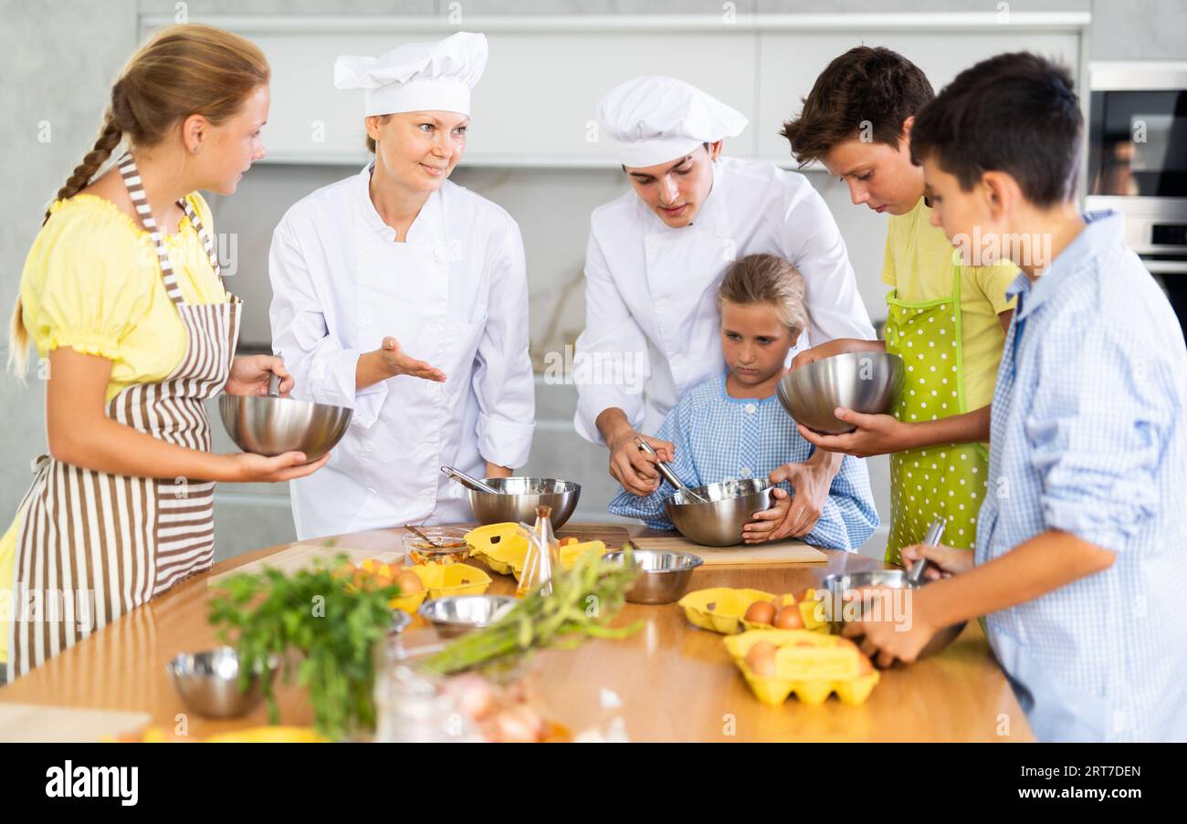 Kitchen rules man woman hi-res stock photography and images - Alamy
