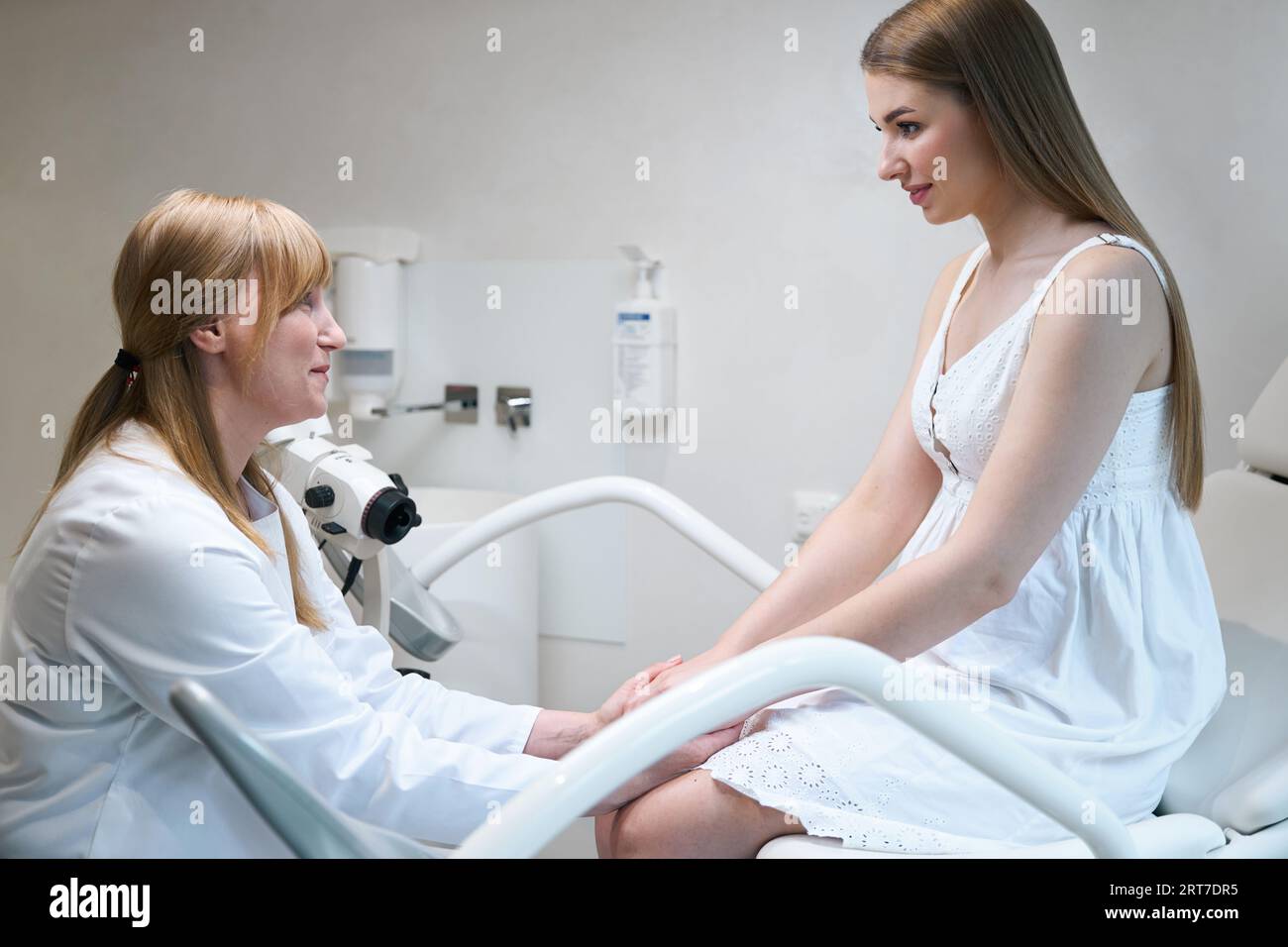 Gynecologist works female patient hi-res stock photography and images ...