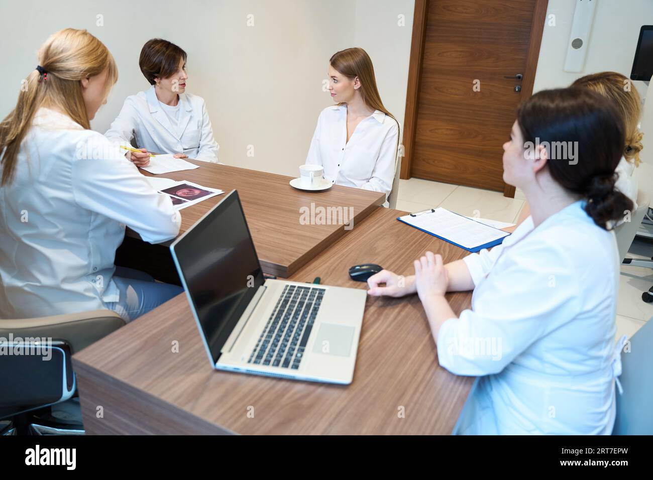 Woman doctor consults a young lady Stock Photo - Alamy