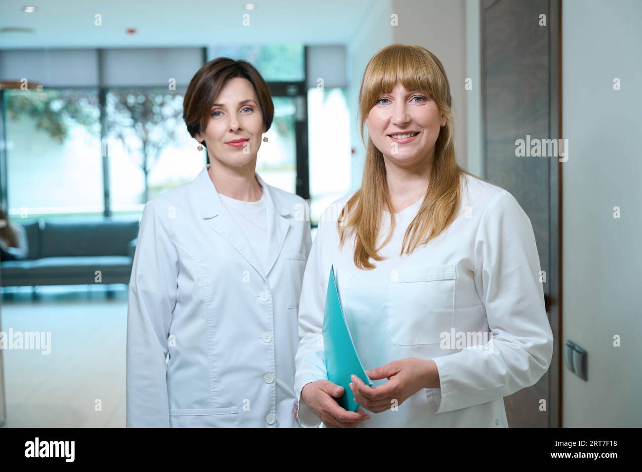 Female doctors stand in the hospital foyer at reception desk Stock ...