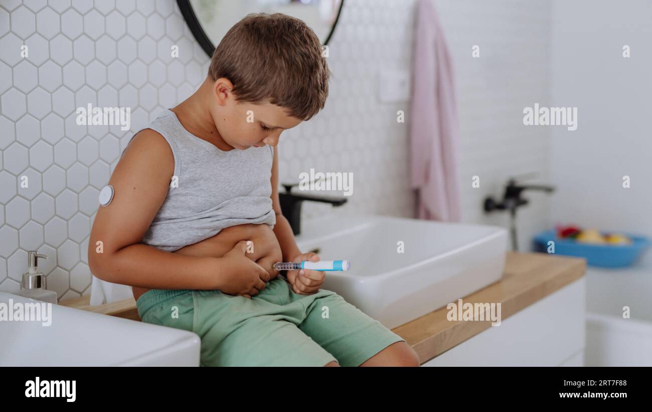 Little boy with diabetes injecting insulin in his belly Stock Photo - Alamy