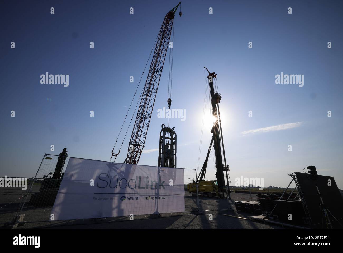 Wewelsfleth, Germany. 11th Sep, 2023. The sun is behind two ...