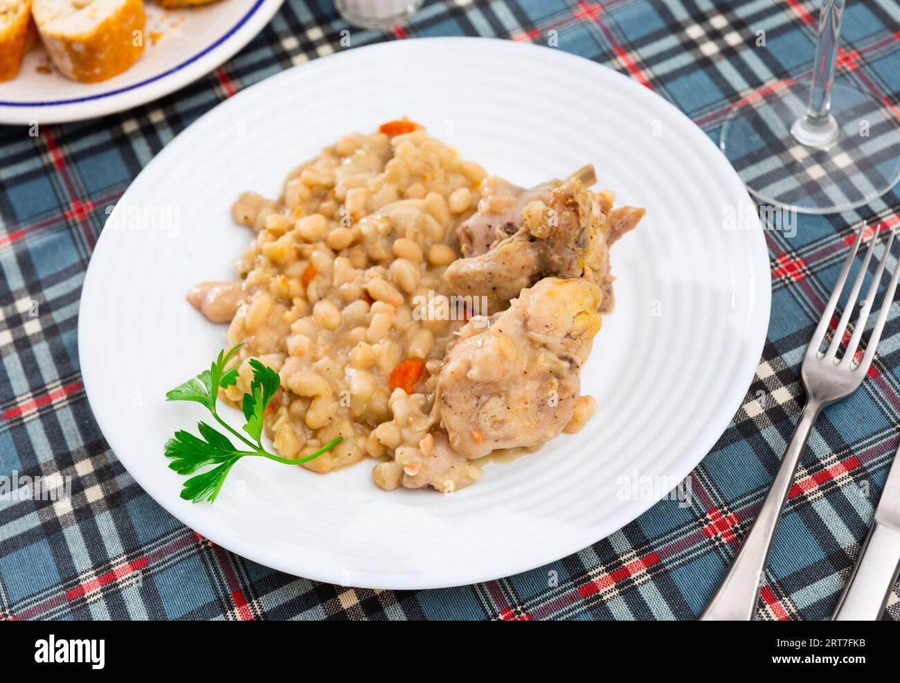 White beens hi-res stock photography and images - Alamy