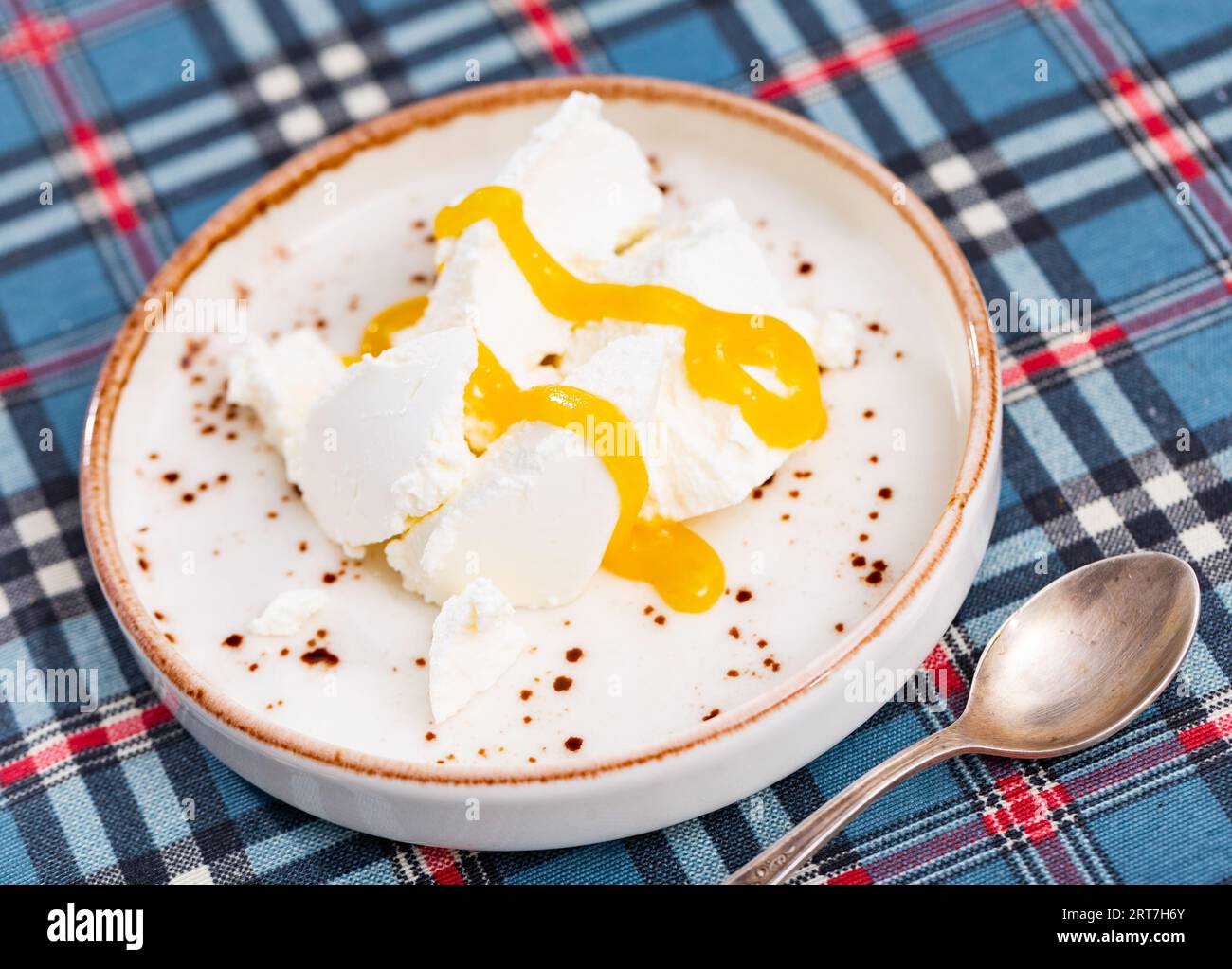 Anari cheese hi-res stock photography and images - Alamy