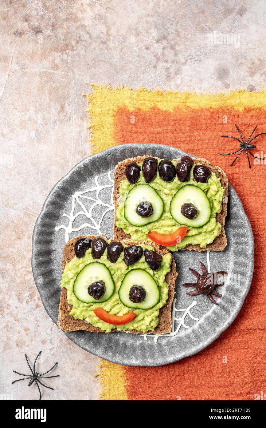 Child slice avocado hi-res stock photography and images - Alamy