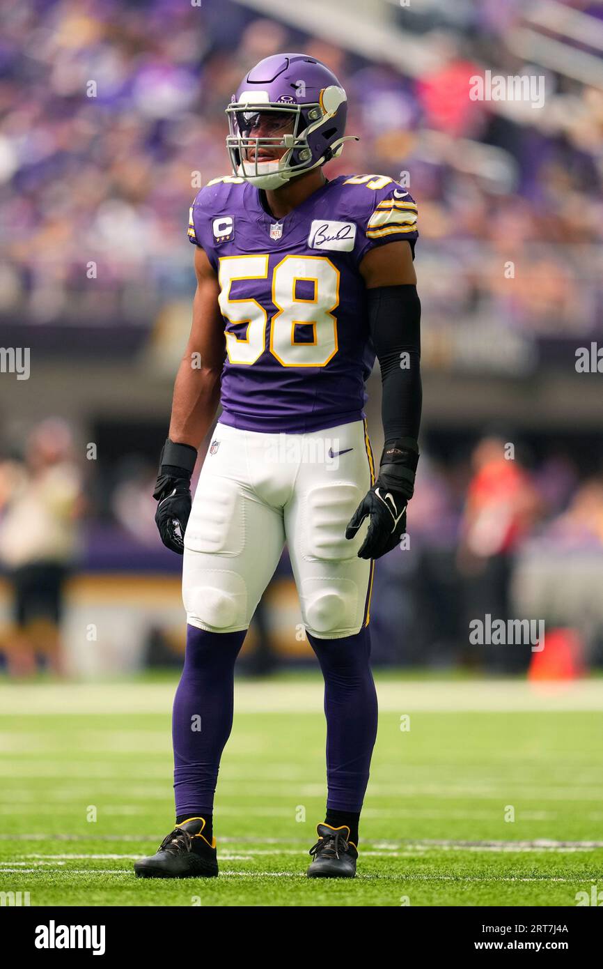 Minnesota Vikings linebacker Jordan Hicks (58) stands on the field ...