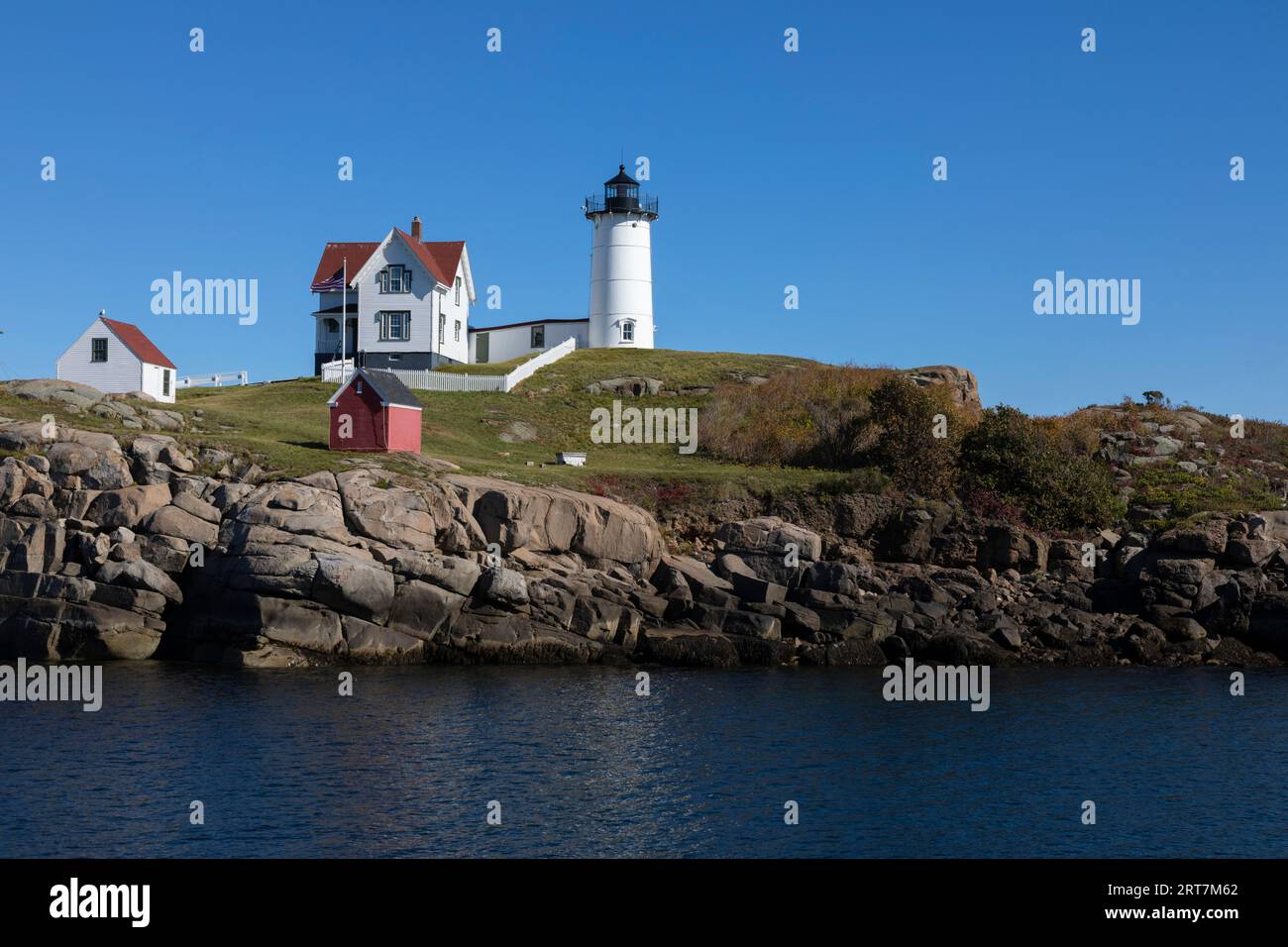 Maine lighthouse wave hi-res stock photography and images - Alamy