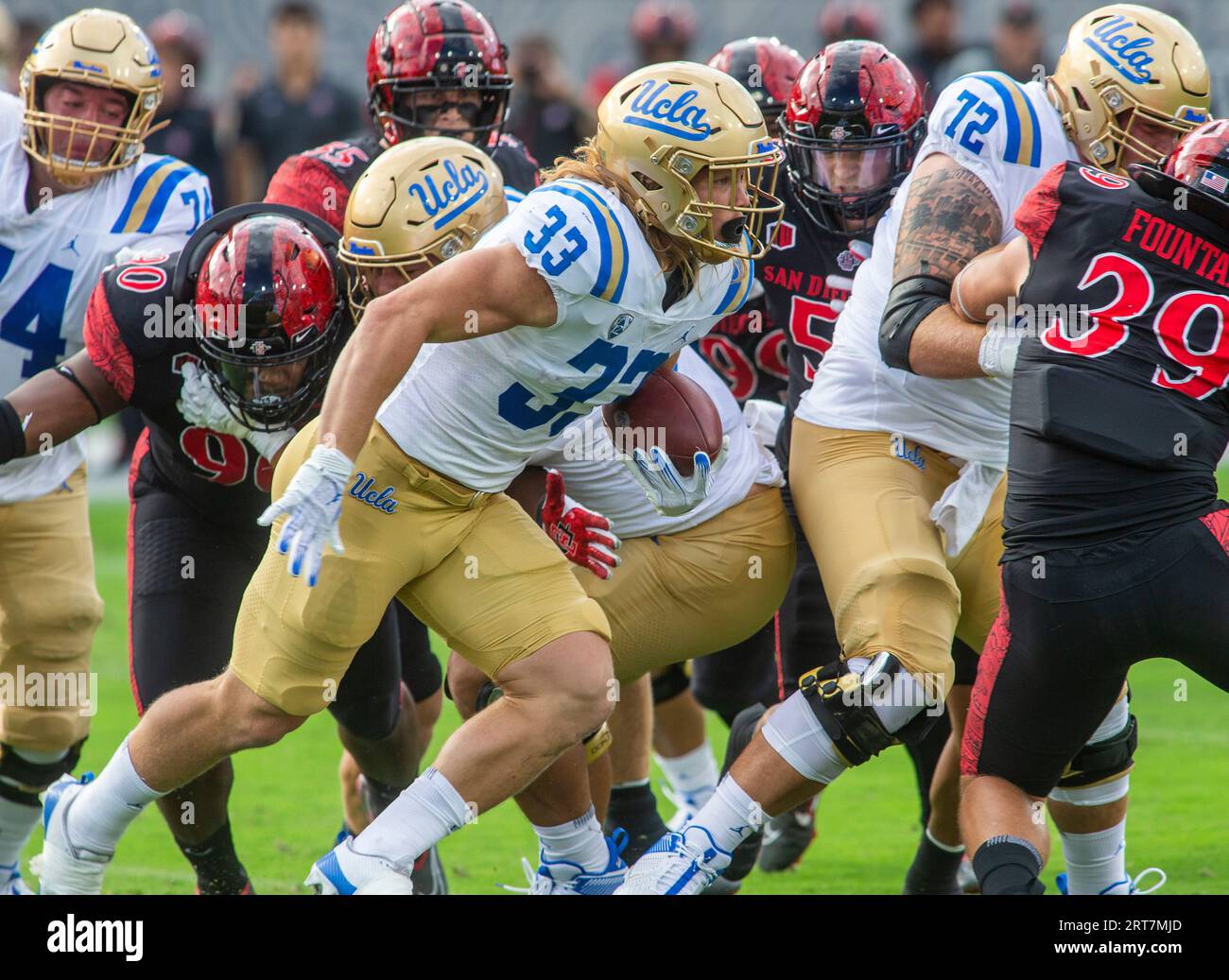 SAN DIEGO, CA - SEPTEMBER 09: UCLA running back Carson Steele (33 ...