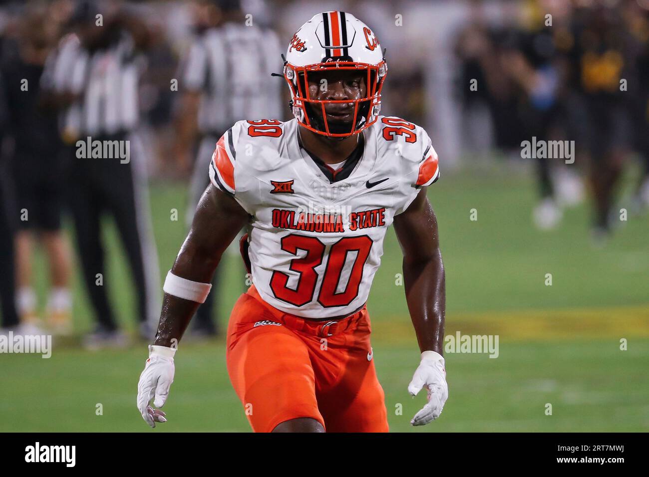 TEMPE, AZ - SEPTEMBER 09: Oklahoma State Cowboys linebacker Collin ...