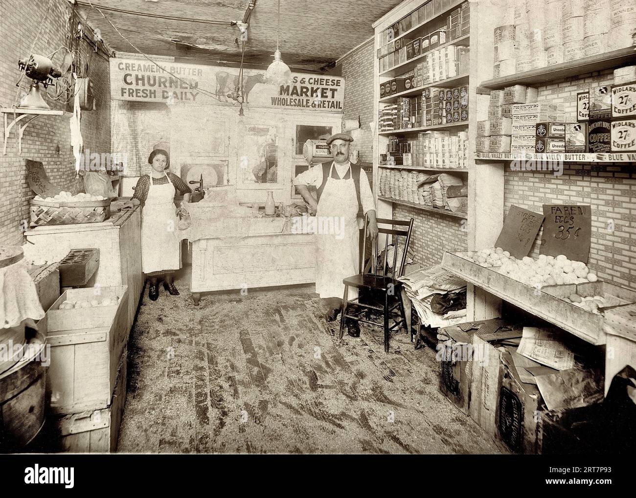 Mom and Pop Store Stock Photo - Alamy