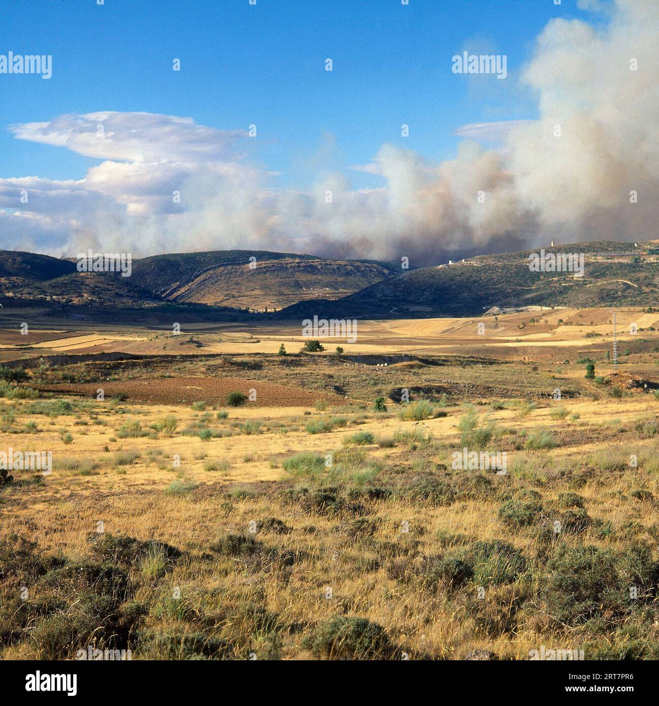 Humo de la explosión hi-res stock photography and images - Alamy