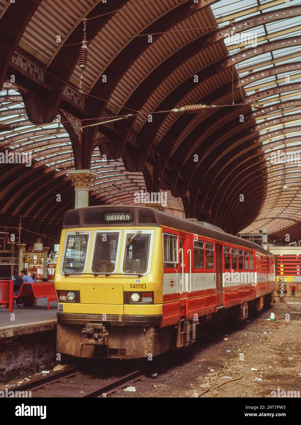 Metro Train at a big station Stock Photo - Alamy