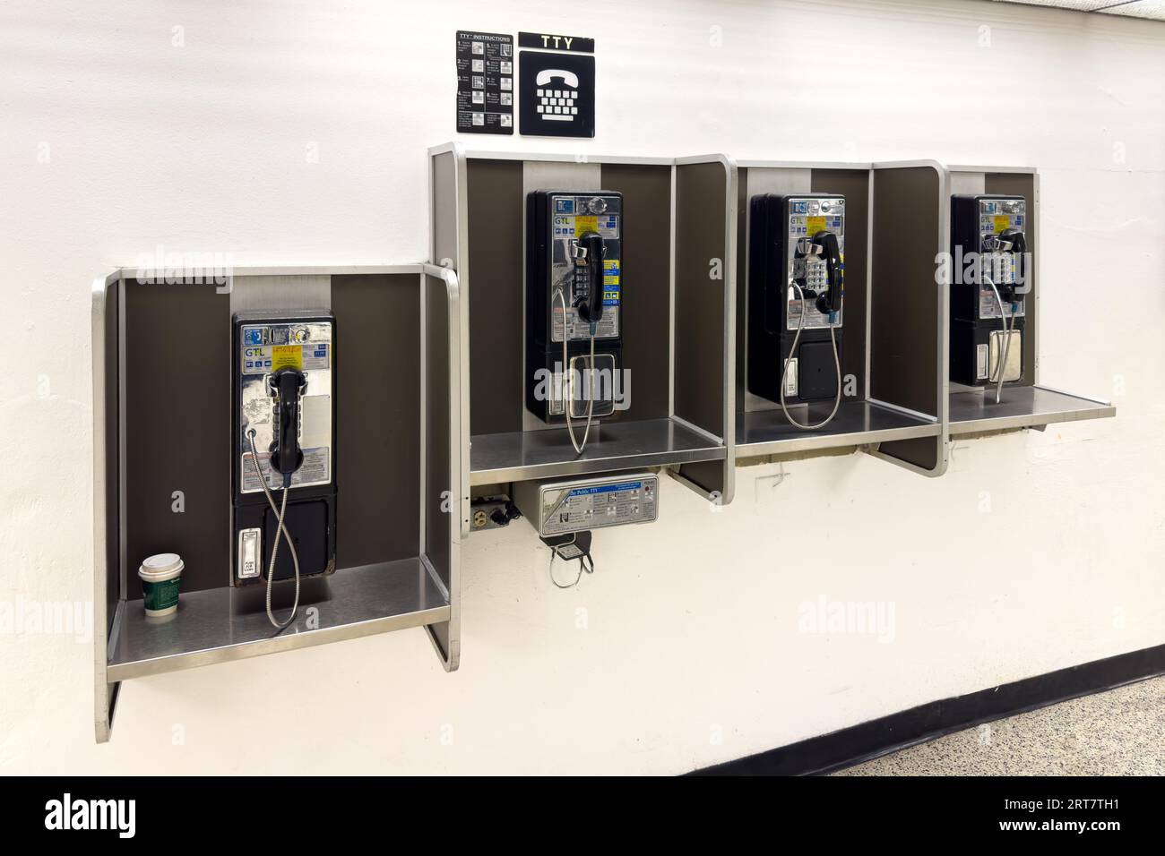 Miami international airport terminal hi-res stock photography and ...