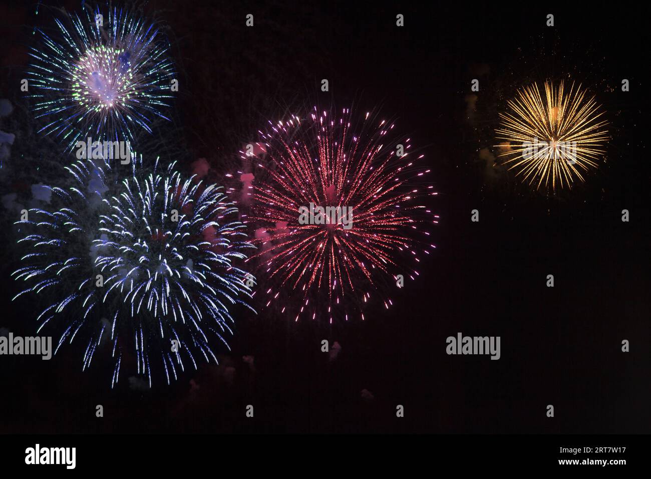 Fireworks and exploding material hi-res stock photography and images ...