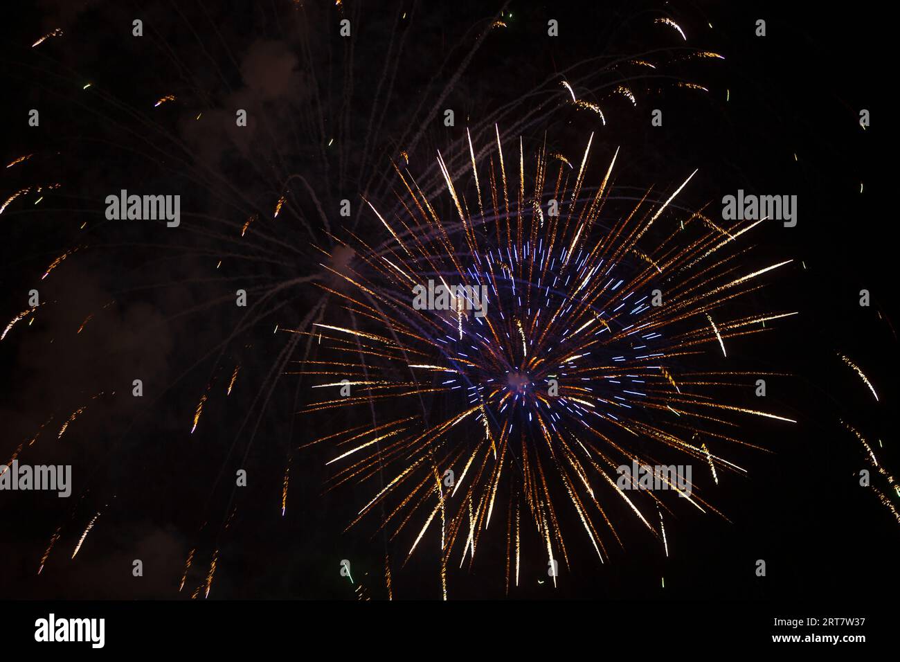 Fireworks and exploding material hi-res stock photography and images ...