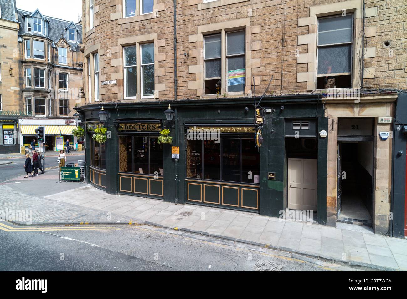 Doctors pub edinburgh hi-res stock photography and images - Alamy