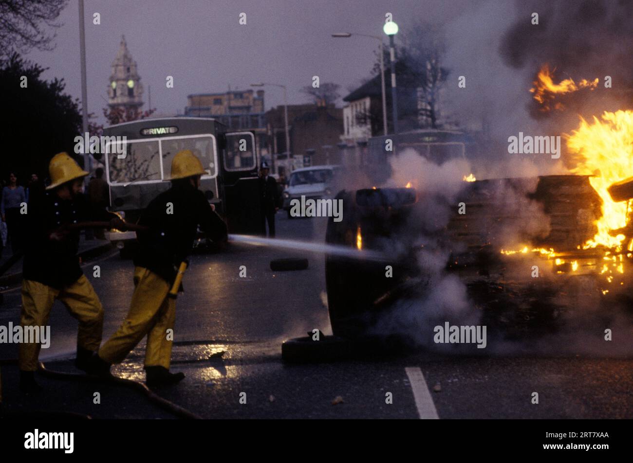 Fireman firemen england london hi-res stock photography and images - Alamy