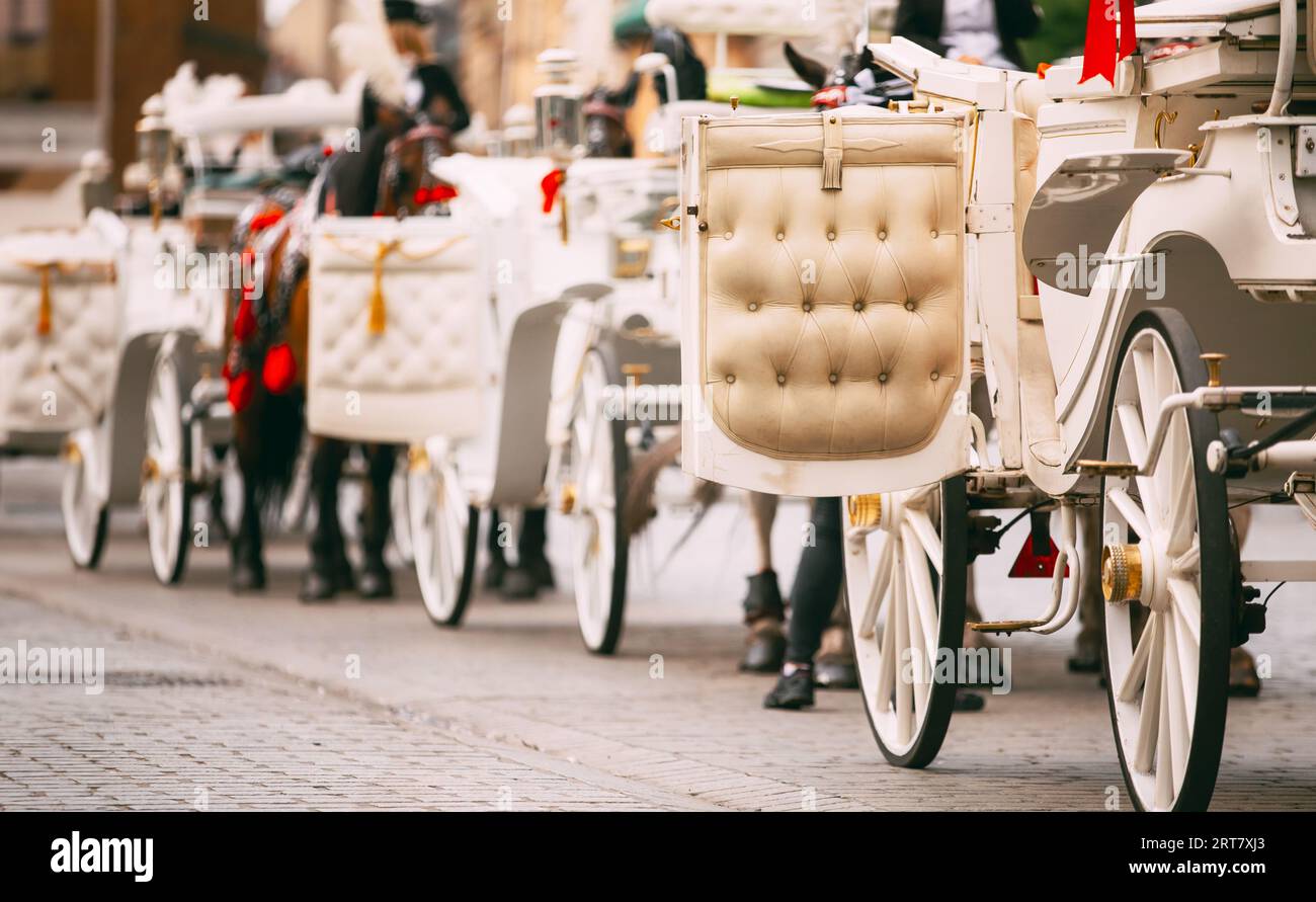 Old fashioned horse drawn carriages hi-res stock photography and images ...