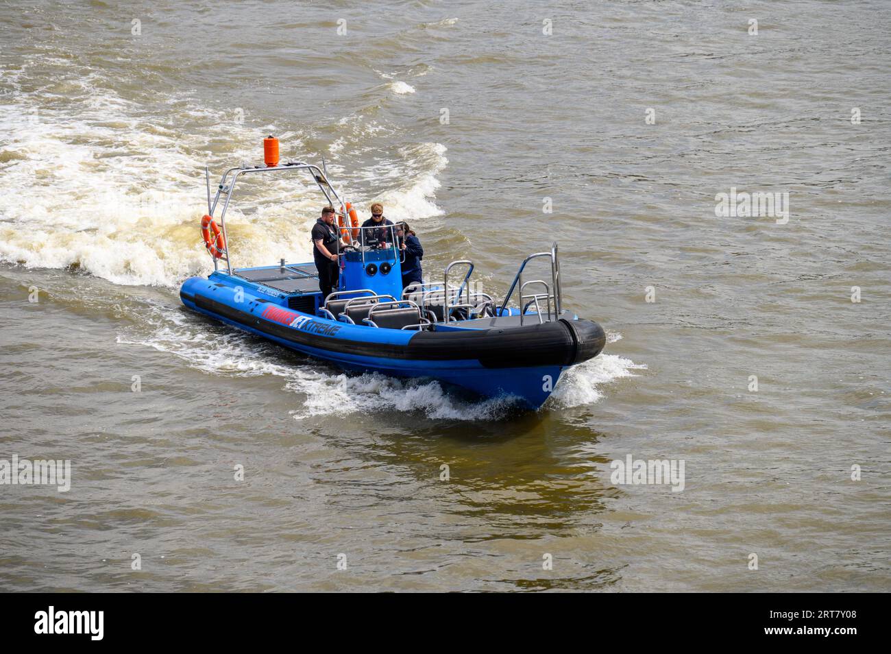 Thames speed boat ride hi-res stock photography and images - Alamy