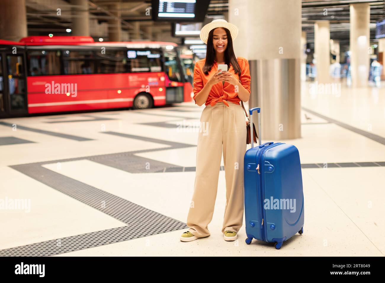 Woman smartphone bus hi-res stock photography and images - Alamy