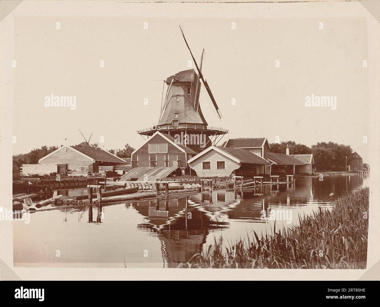Early 1900s windmill in holland hi-res stock photography and images - Alamy