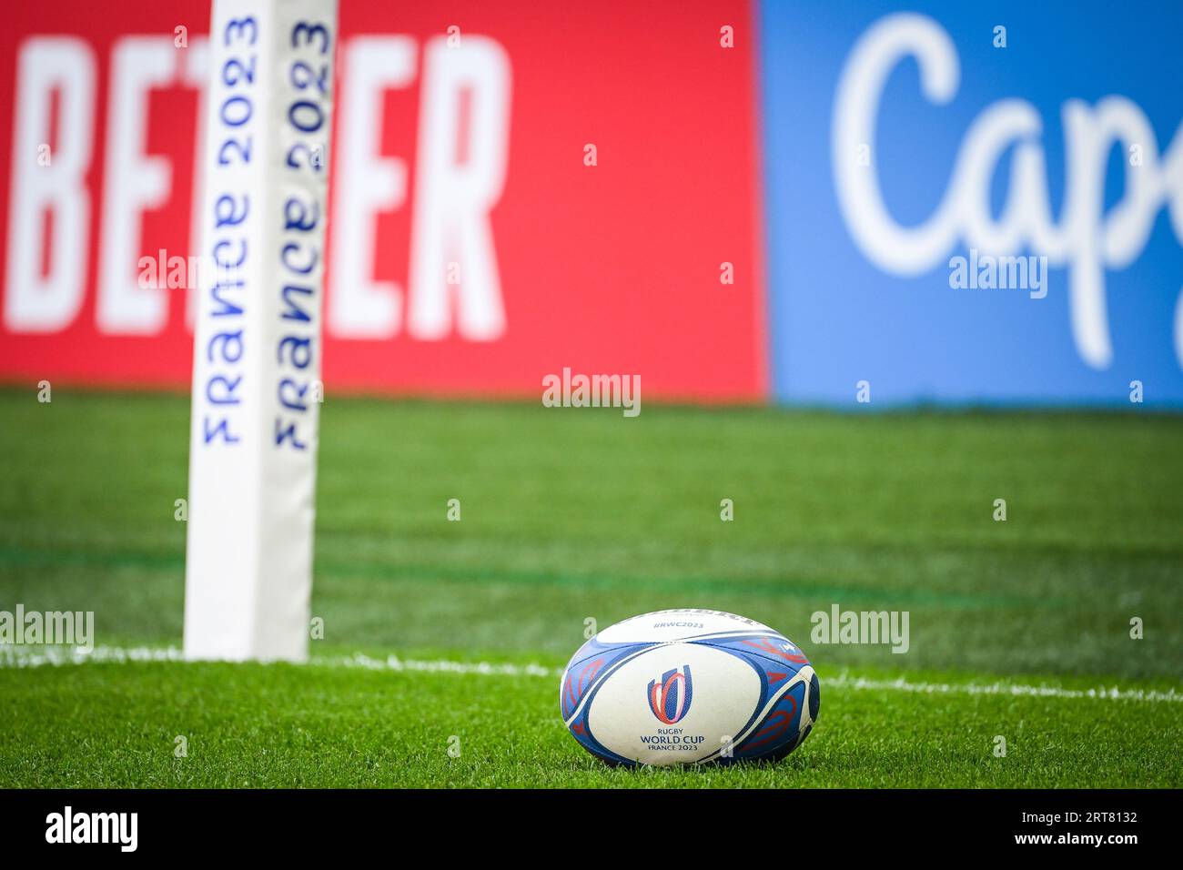 An official gilbert rugby match ball hi-res stock photography and ...