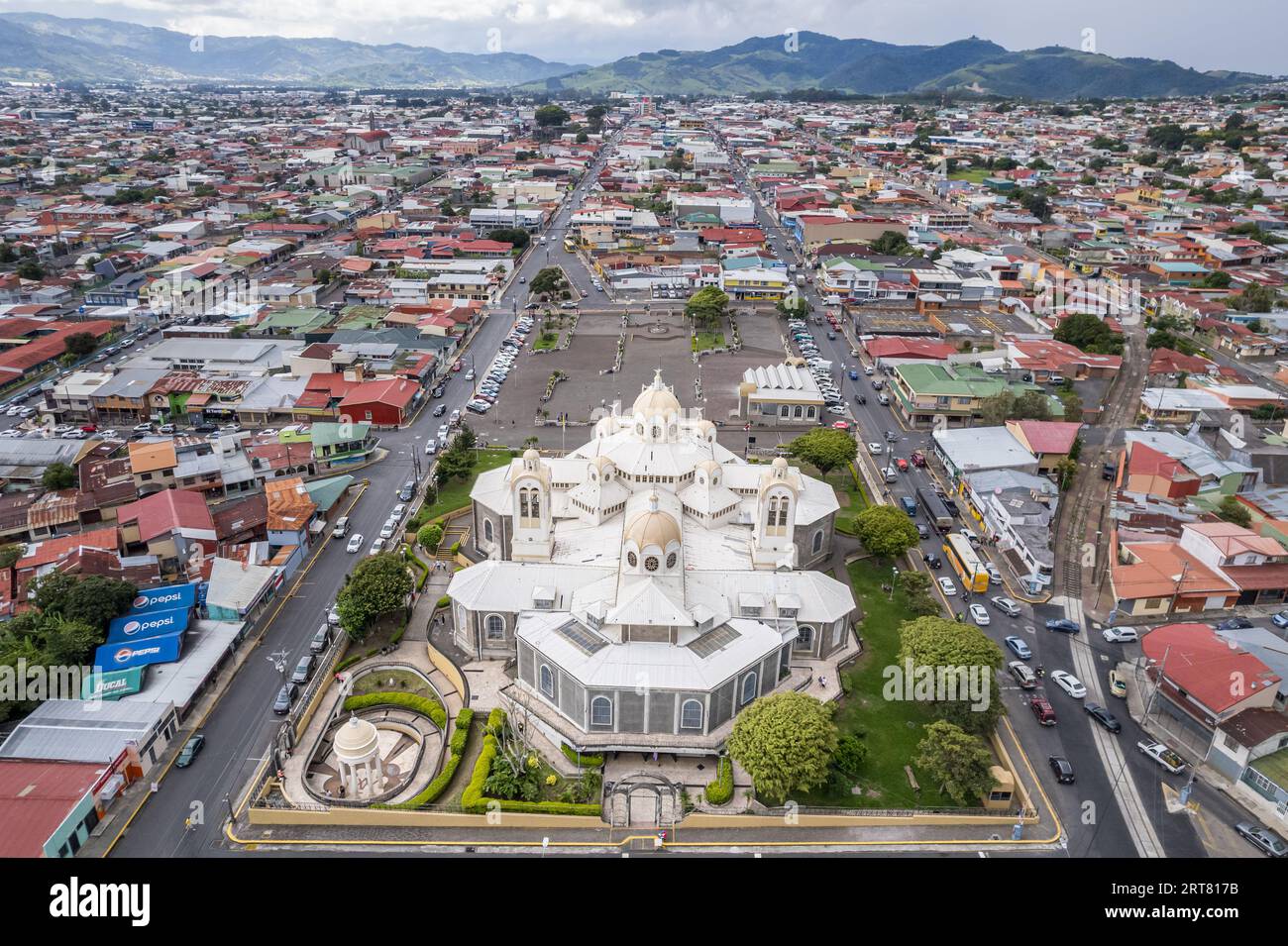 The beautiful Basilica of Our Lady of the Angels in Cartago Costa Rica ...
